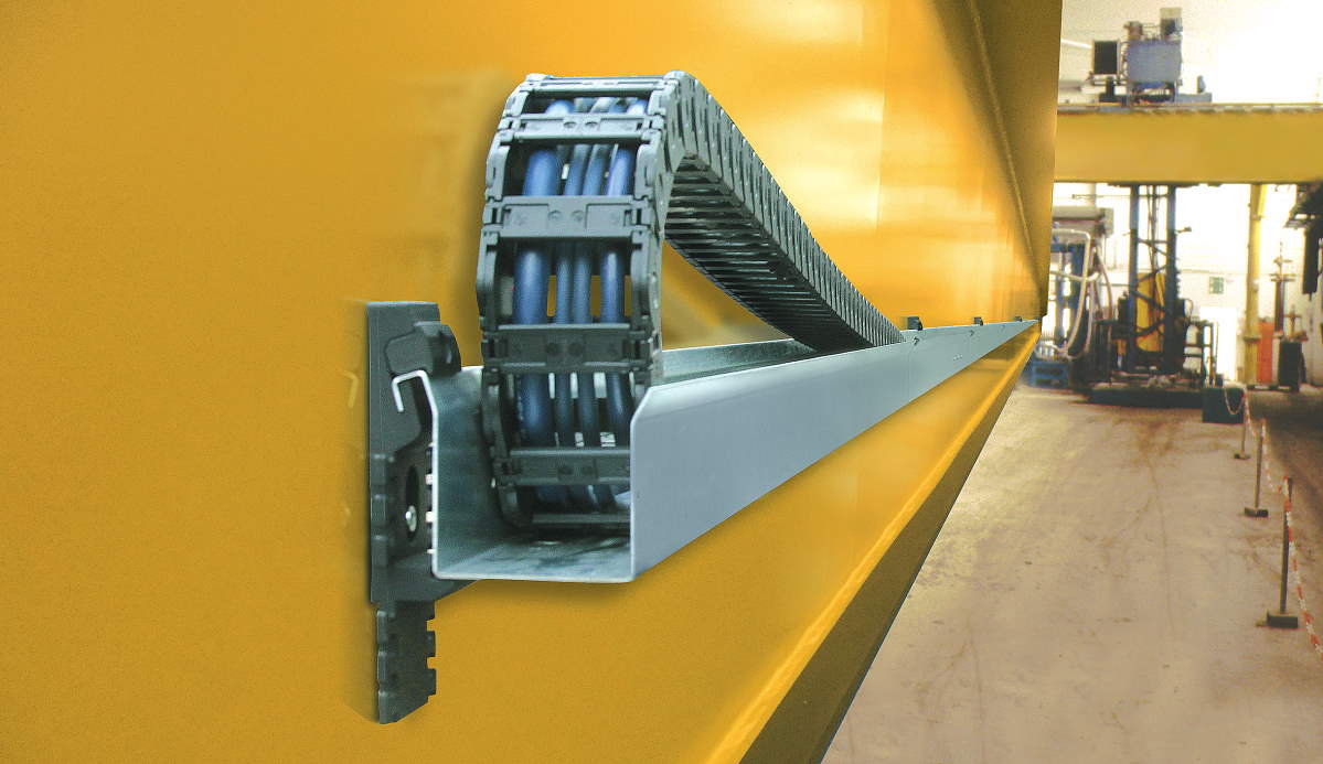 Zasilanie suwnicy - system prowadzenia przewodów igus® guidefast®